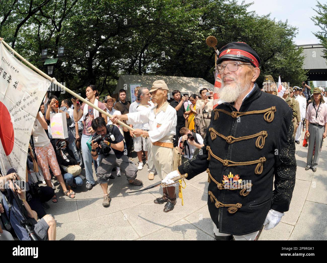 Japanese people pay their respects at Yasukuni Shrine in Tokyo on the ...