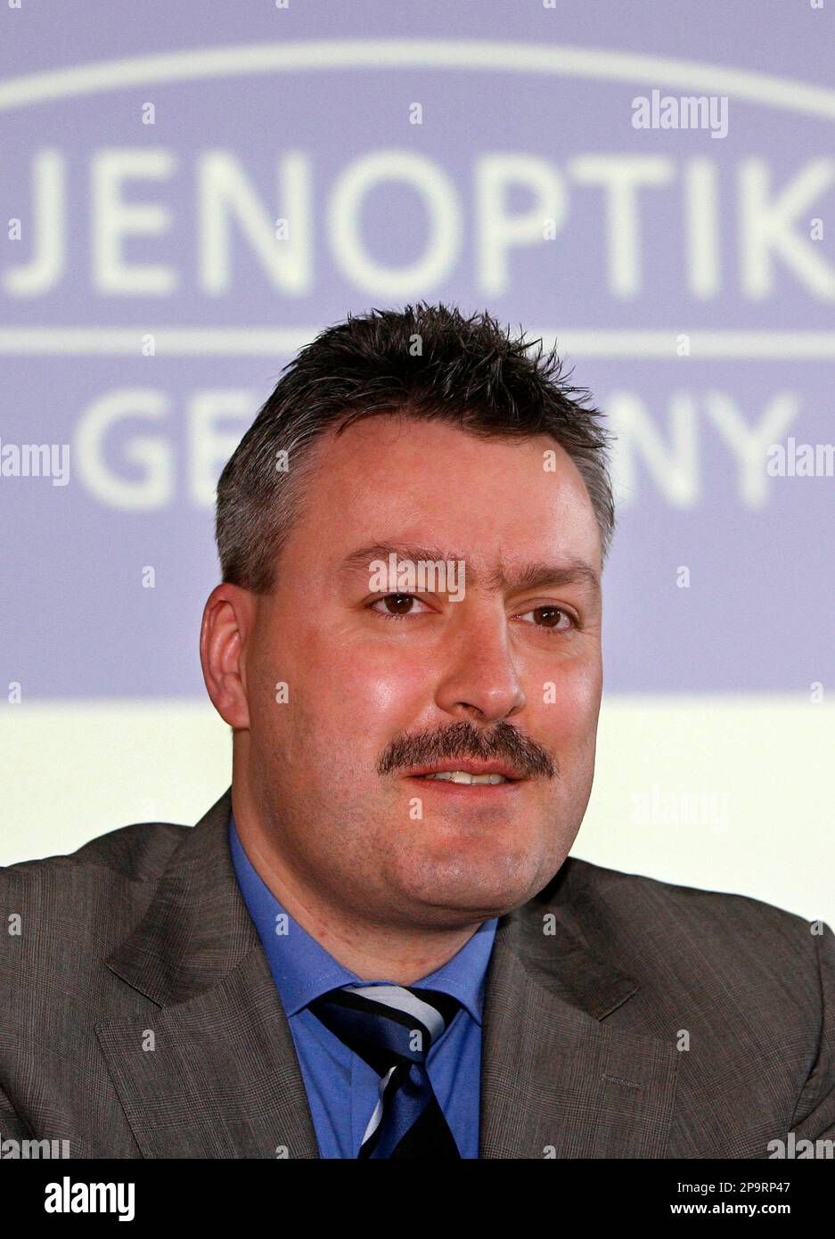 **ARCHIV** Jenoptik Vorstandschef Michael Mertin, lacht waehrend der ...