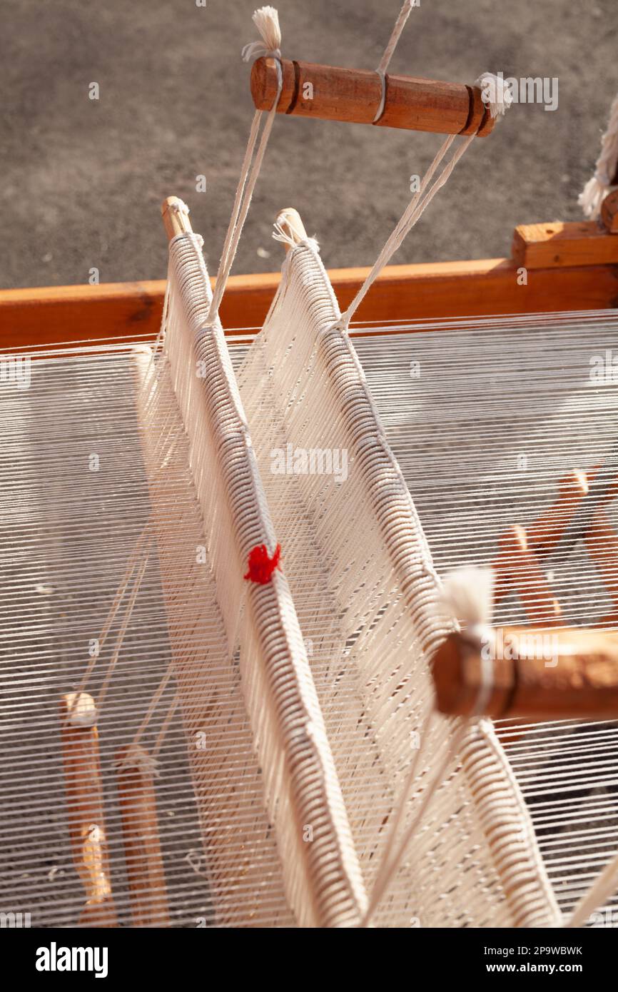 Antiker holzwebstuhl -Fotos und -Bildmaterial in hoher Auflösung – Alamy