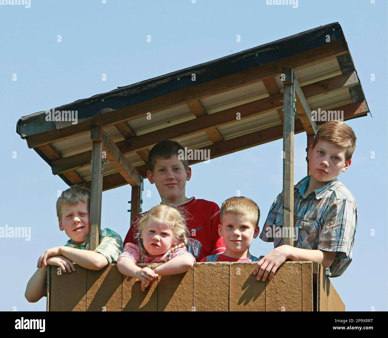 ** ARCHIV ** Die Kinder Jeremia Dudek, 8 Jahre alt, Jemima Dudek, 3 ...