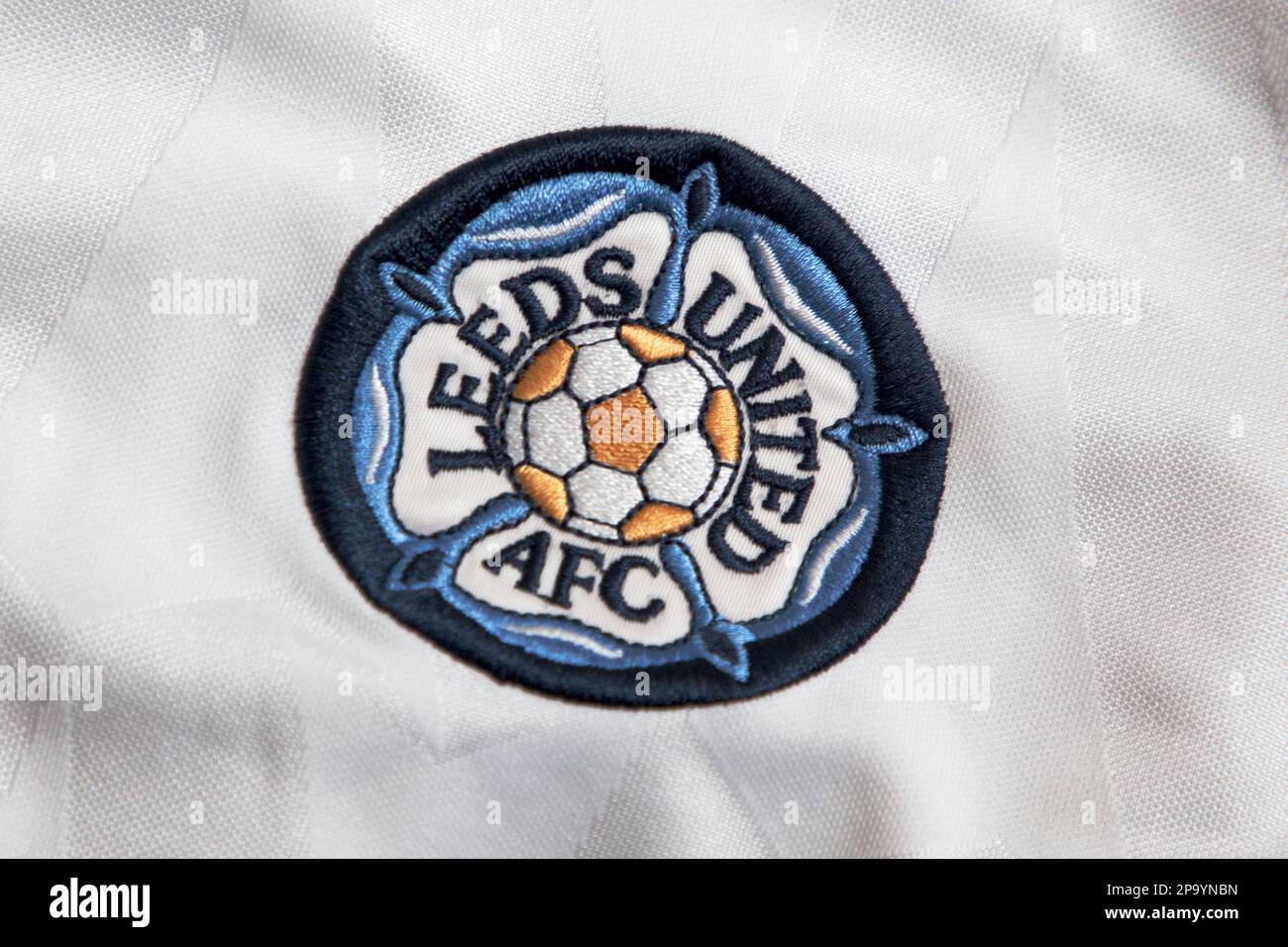 Leeds united emblem -Fotos und -Bildmaterial in hoher Auflösung – Alamy