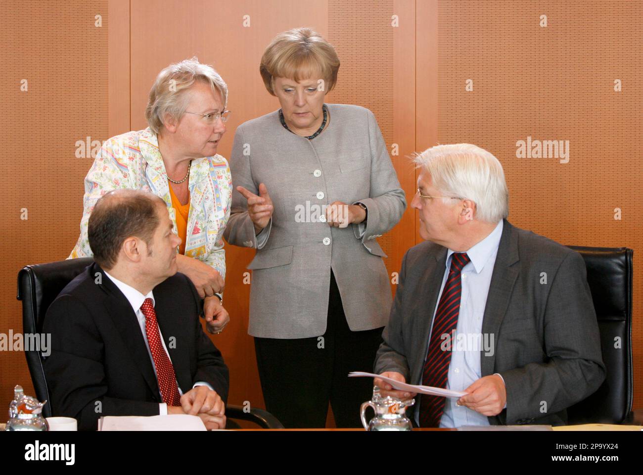 Arbeitsminister Olaf Scholz, Bildungsministerin Annette Schavan ...