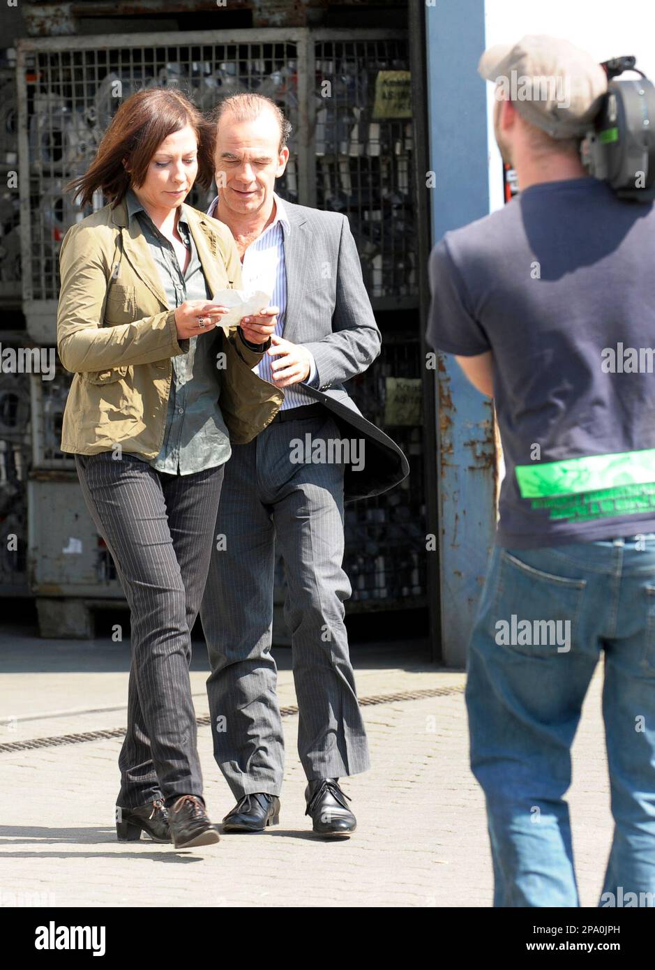 Die Schauspieler Simone Thomalla und Martin Wuttke bei Dreharbeiten am ...