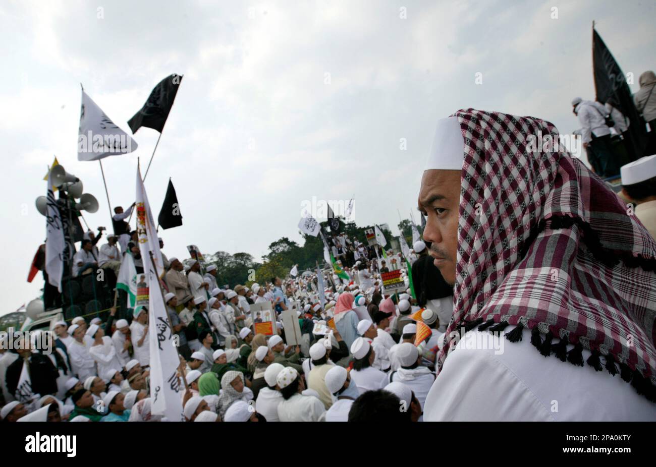 Thousands of members of Indonesian hard line Islamic groups attend a ...