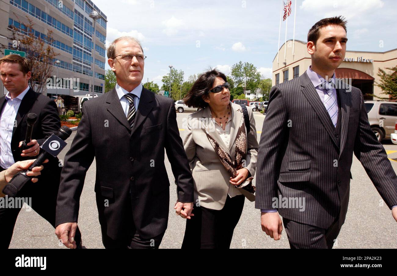 Cliff Entwistle, left, and Yvonne, center, parents of Neil Entwistle ...