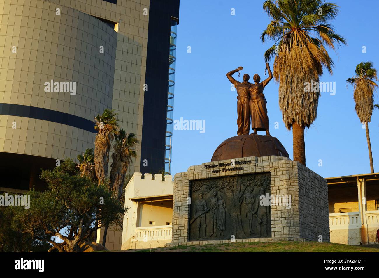 Monument namibia statue windhoek -Fotos und -Bildmaterial in hoher ...