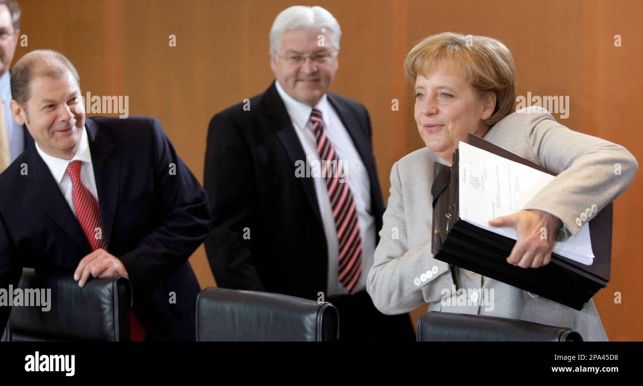 Bundeskanzlerin Angela Merkel, Aussenminister Frank-Walter Steinmeier ...