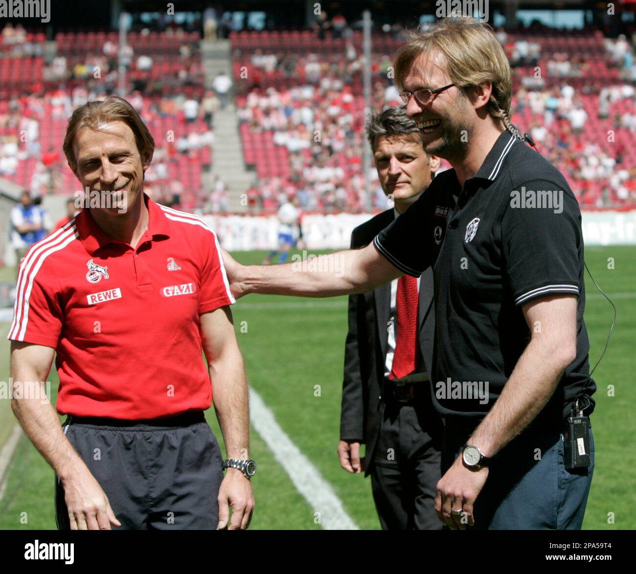 Cologne's coach Christoph Daum, left, and Mainz's coach Juergen Klopp ...