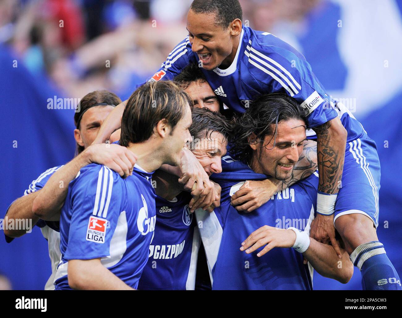 Schalke's Marcelo Bordon, Heiko Westermann, scorer Mladen Krstajic ...