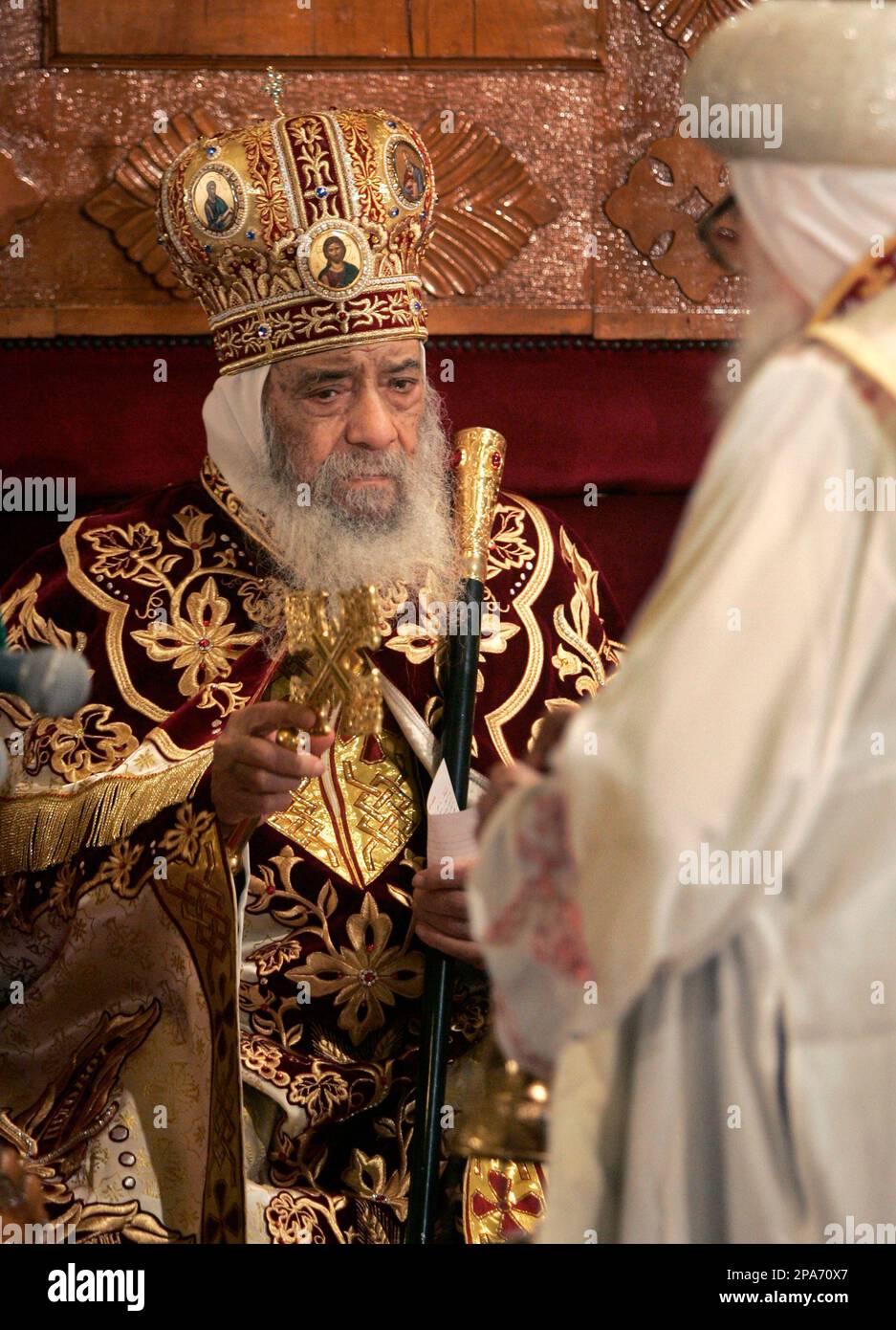 Pope Shenouda III leads Coptic Christians in a midnight service to ...