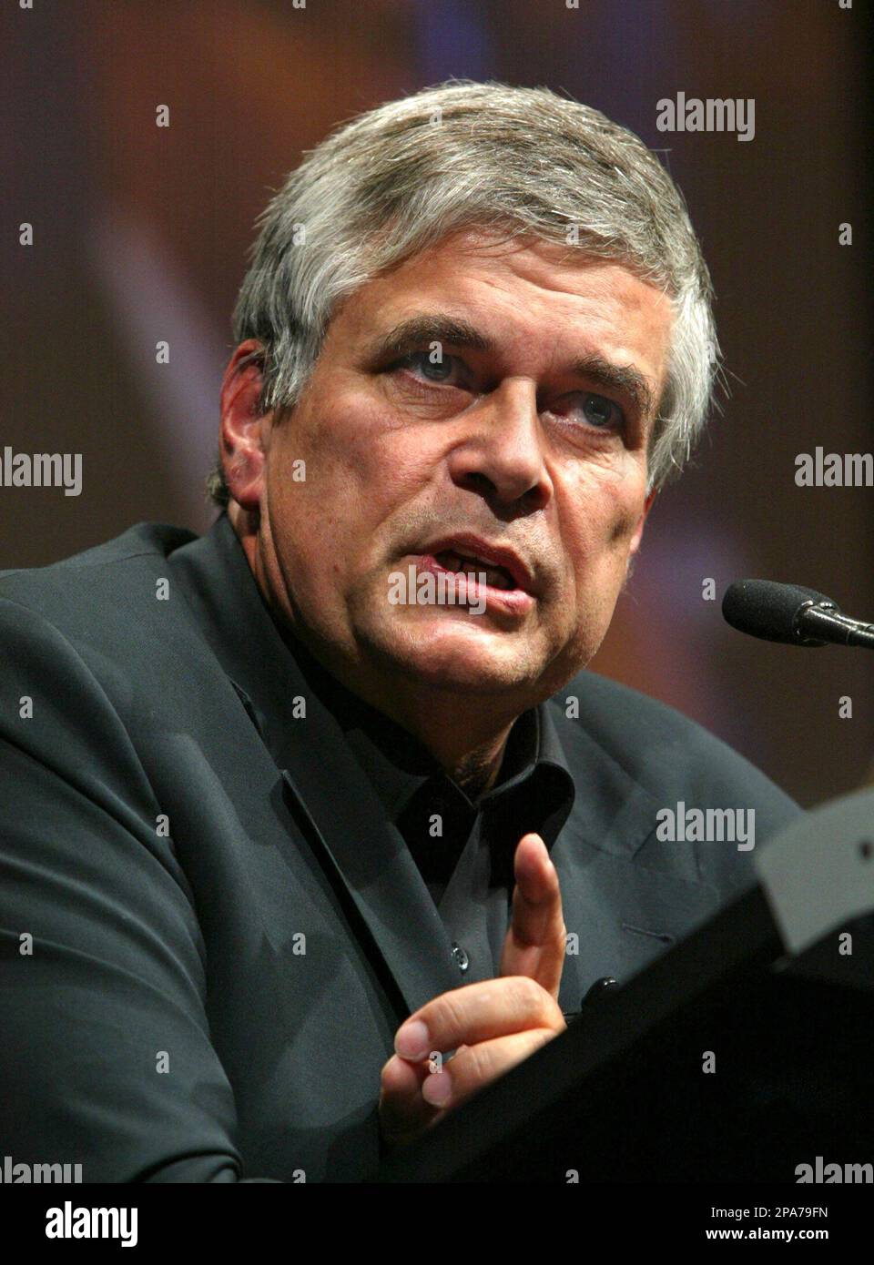 ** ARCHIV ** Der deutsche TV-Journalist Ulrich Tilgner spricht am 29 ...