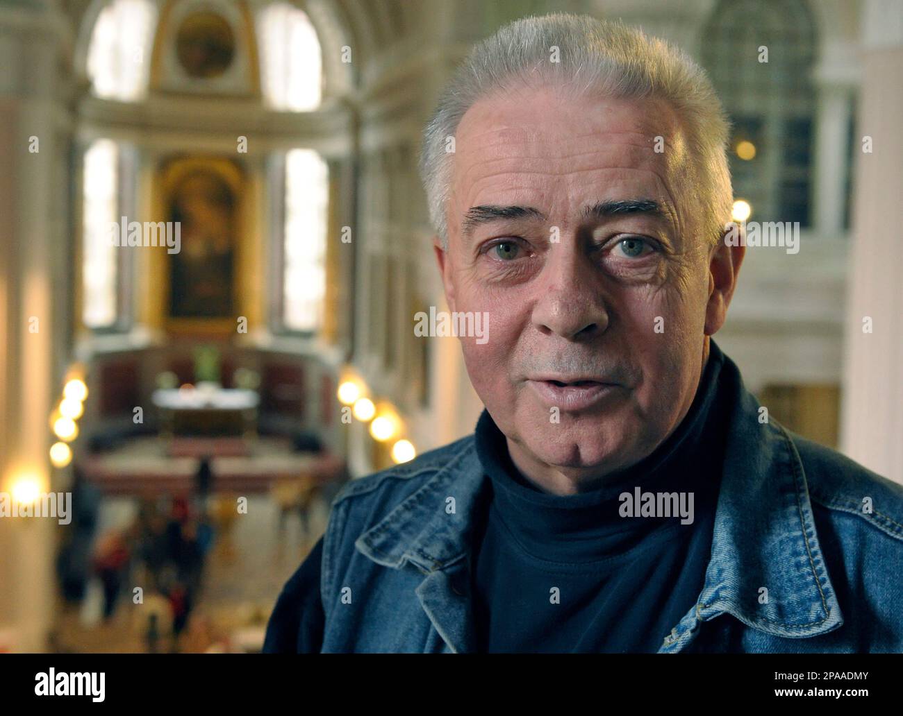 Pfarrer Christian Fuehrer steht am Mittwoch, 26. Maerz 2008, in der ...