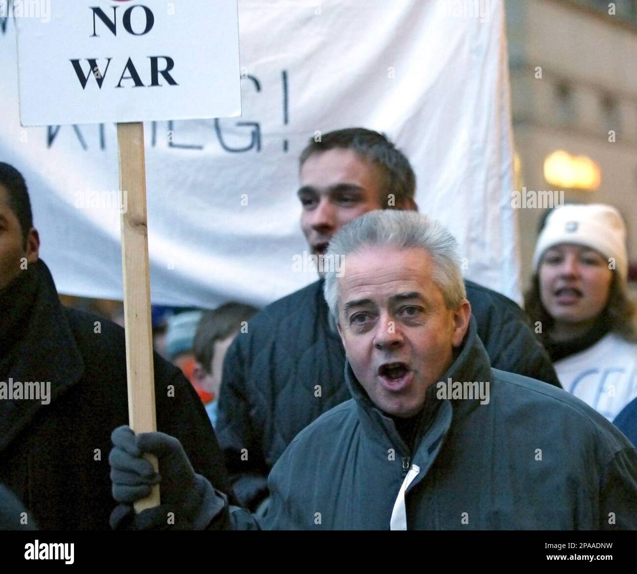 ** ARCHIV ** Christian Fuehrer, Pfarrer der Leipziger Nikolai-Kirche ...