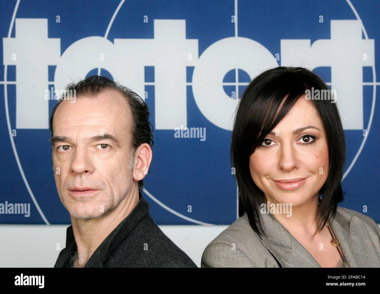 Die Schauspieler Simone Thomalla, rechts, und Martin Wuttke posieren am ...