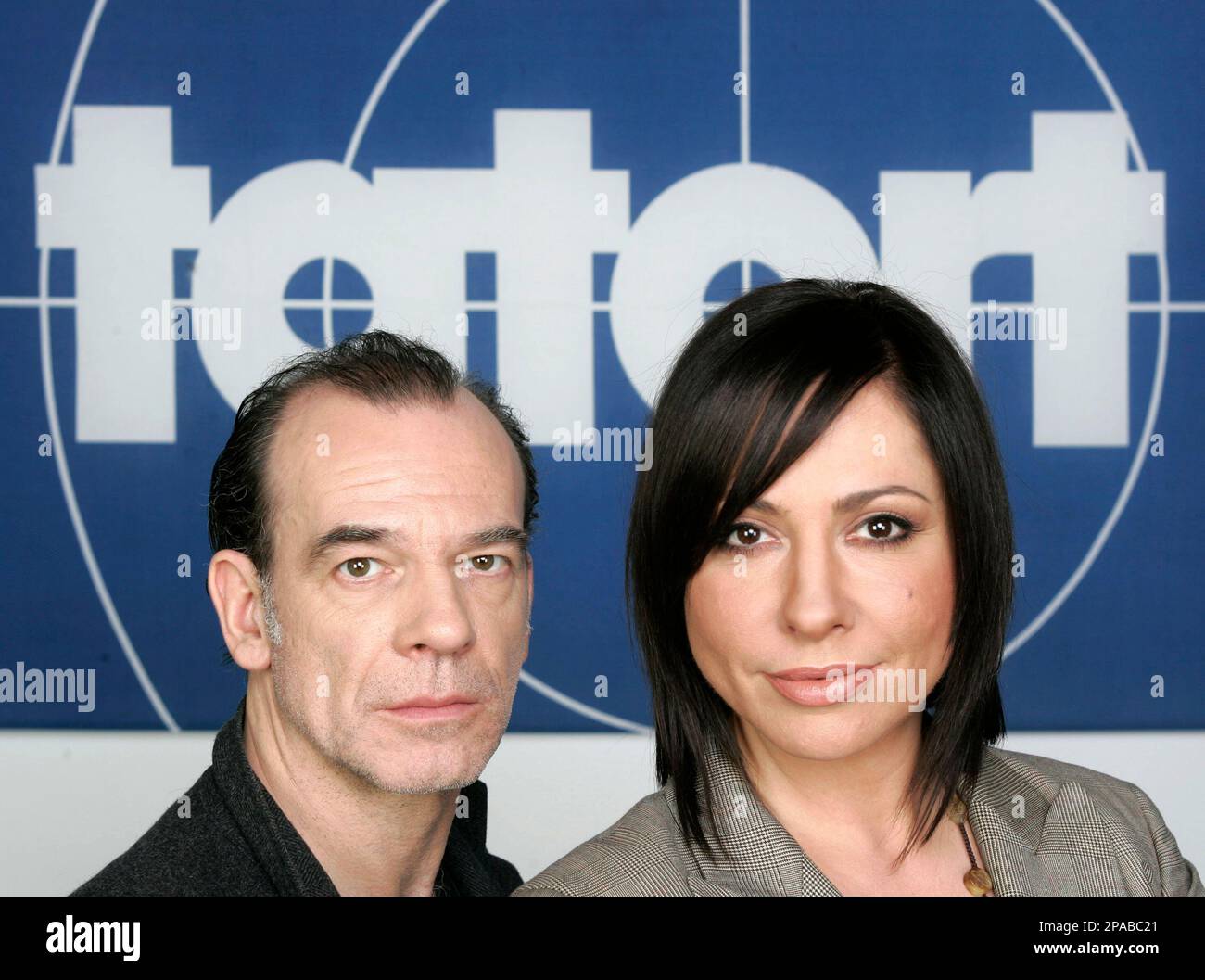 Die Schauspieler Simone Thomalla, rechts, und Martin Wuttke posieren am ...