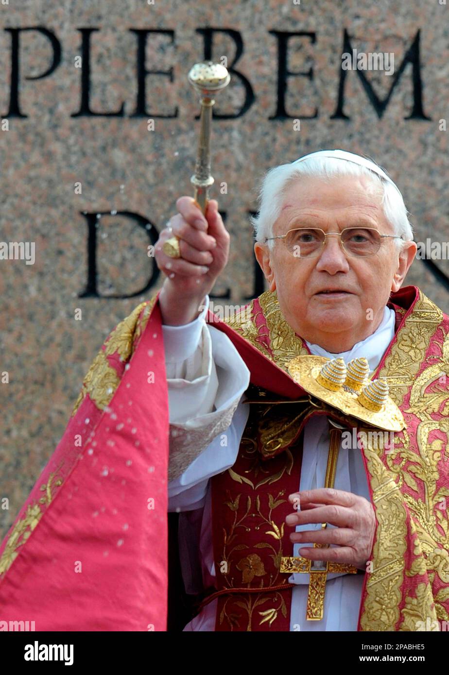 Pope Benedict XVI benedicts faithful during an open-air Palm Sunday ...