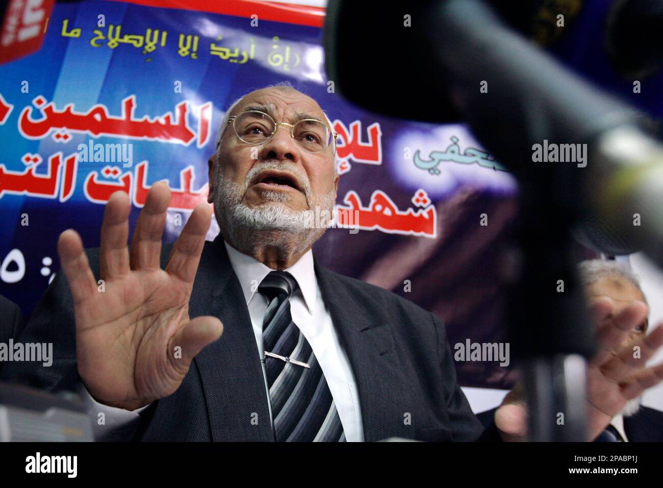 Mohammed Mahdi Akef, leader of the Muslim Brotherhood, Egypt's largest ...