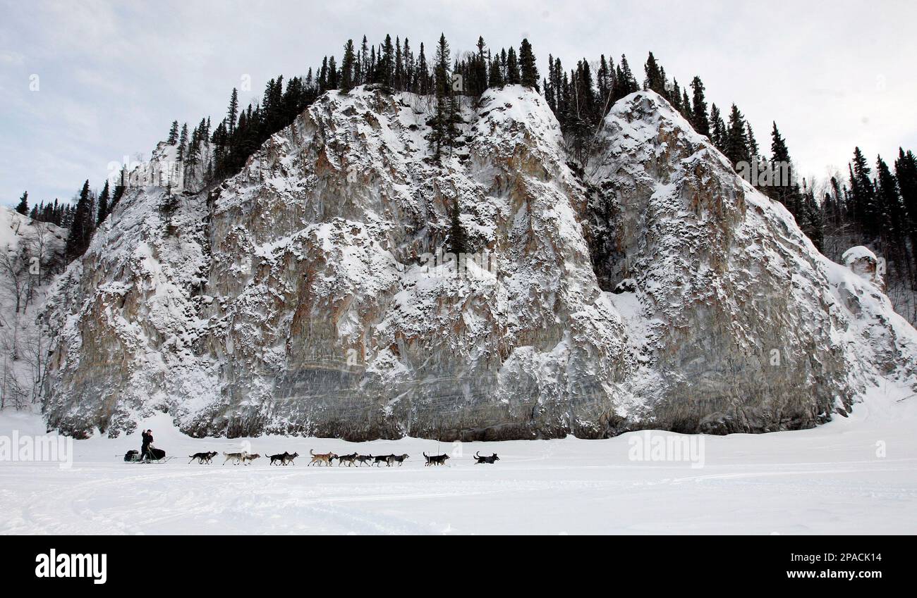 Four-time Iditarod champion Jeff King of Denali Park, Alaska, mushes ...