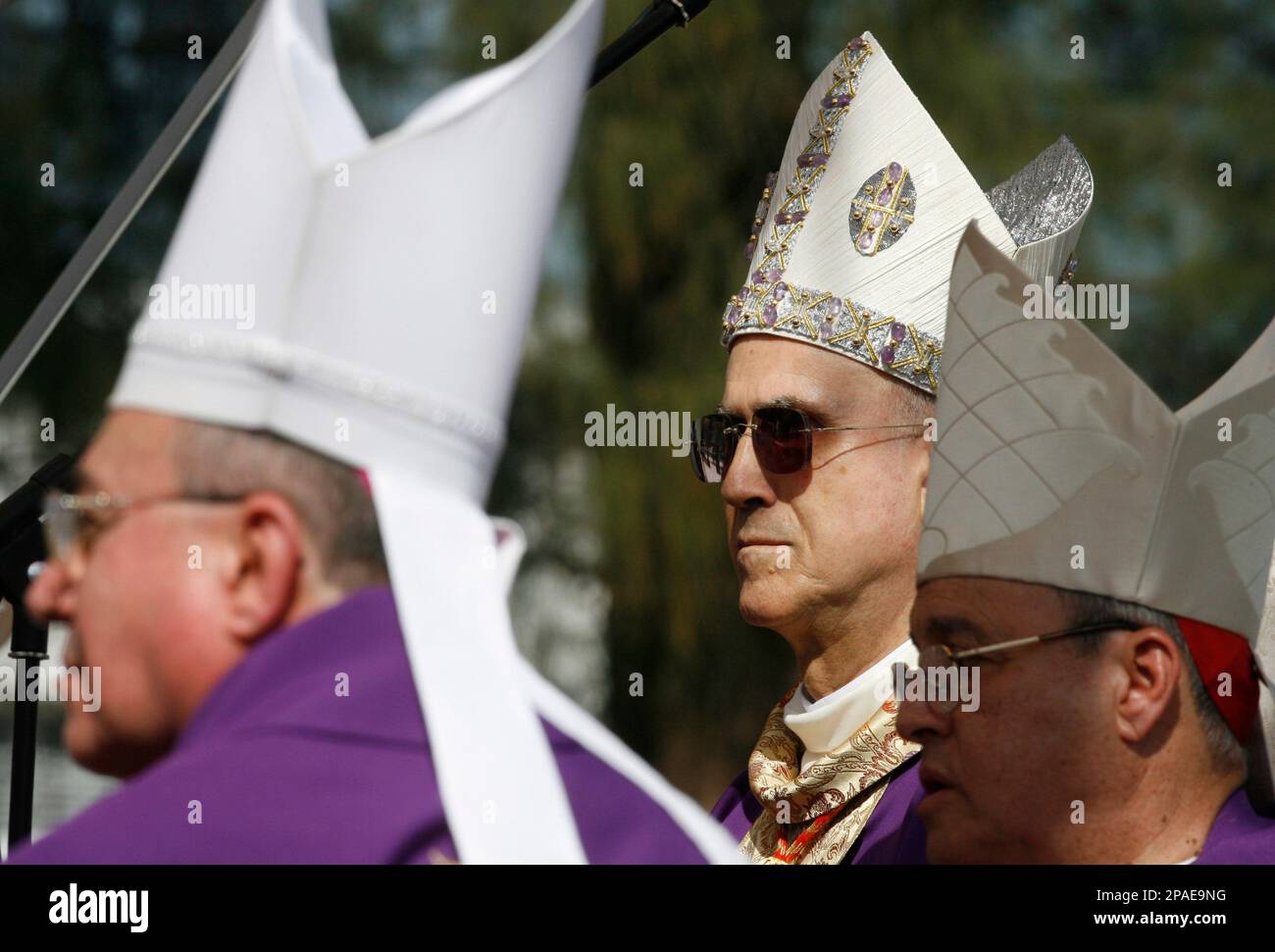 Cardinal Tarcisio Bertone, the Vatican's Secretary of State, center ...