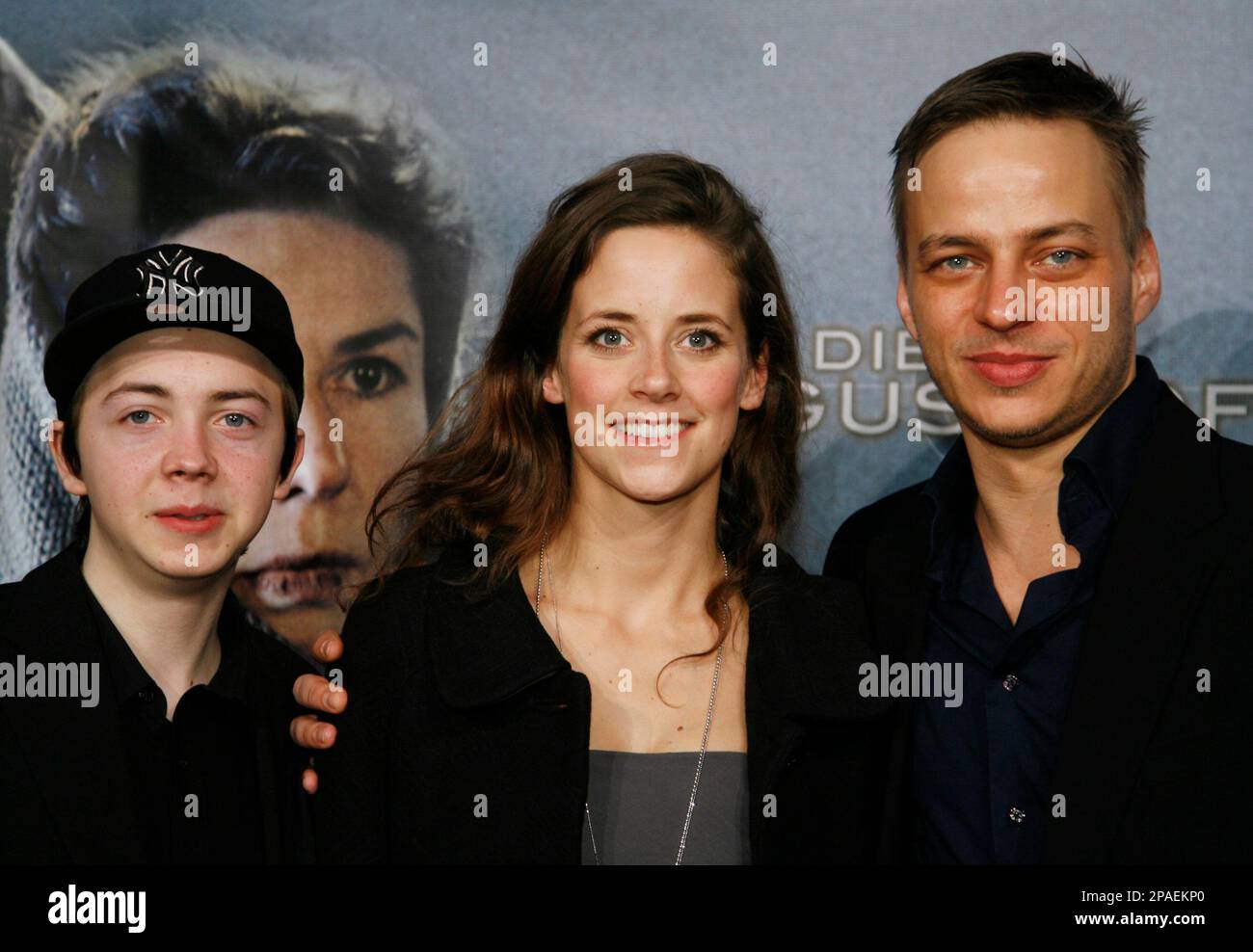 Die Schauspieler Willi Gerk, Valerie Niehaus und Tom Wlaschiha, von ...