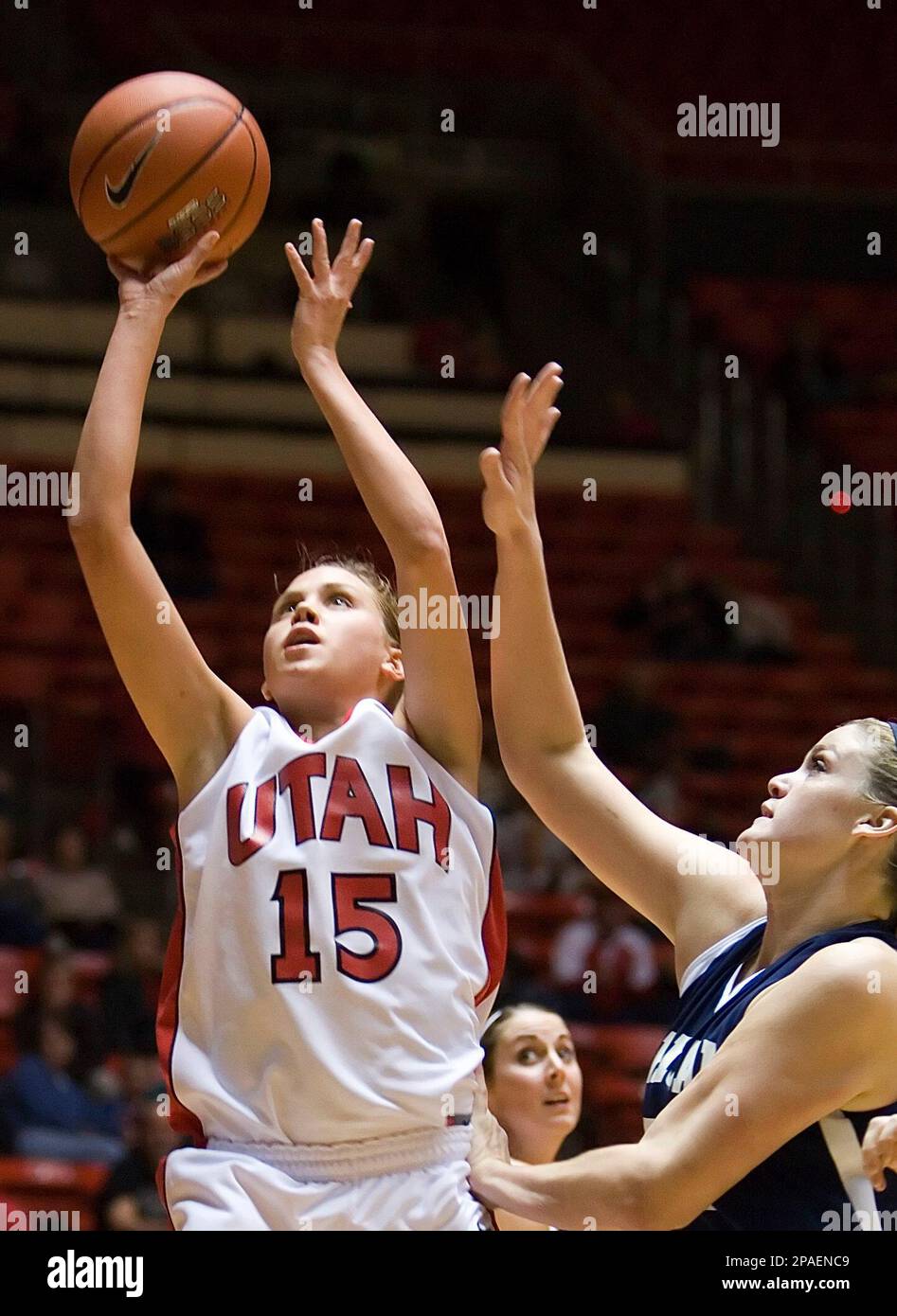 Utah guard Morgan Warburton (15) shoots over Brigham Young University ...