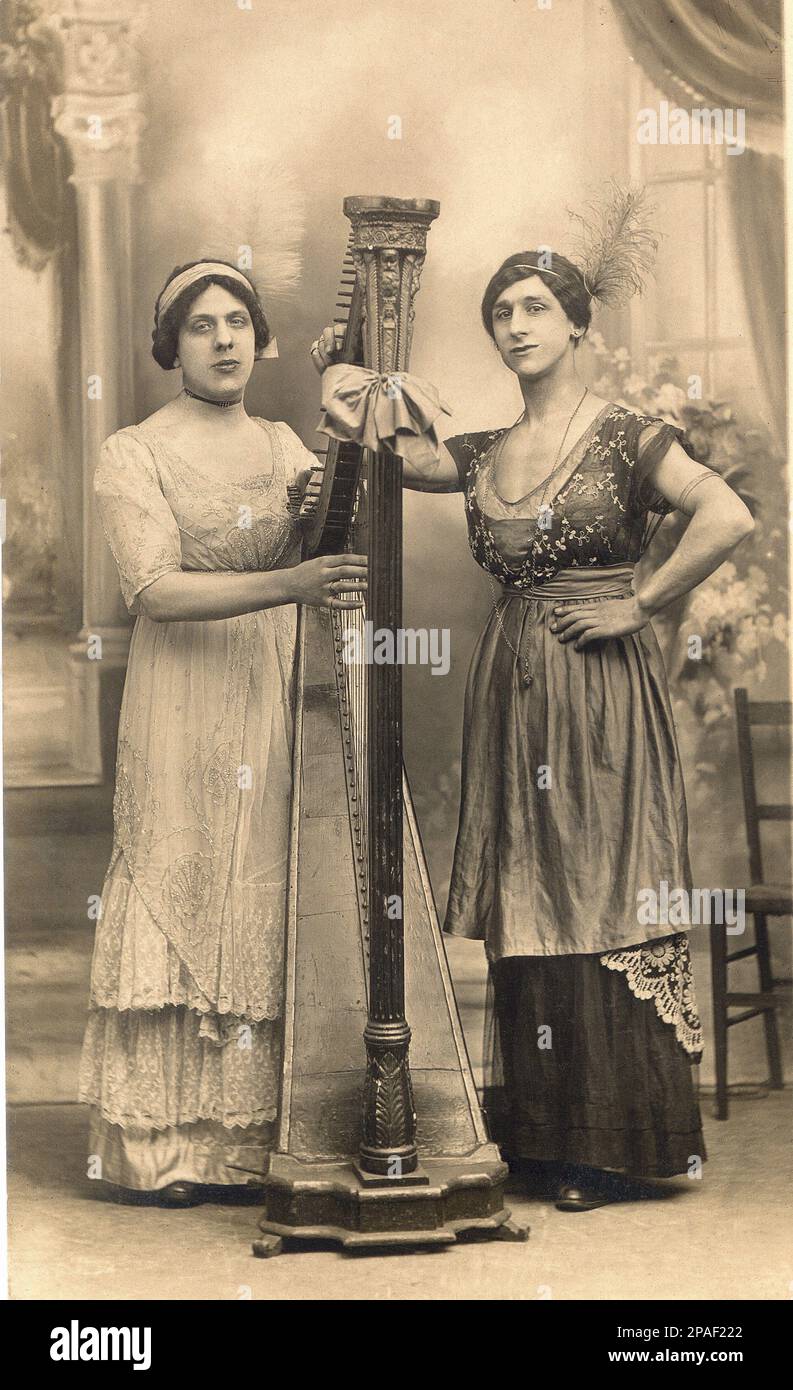 Drag duo -Fotos und -Bildmaterial in hoher Auflösung – Alamy