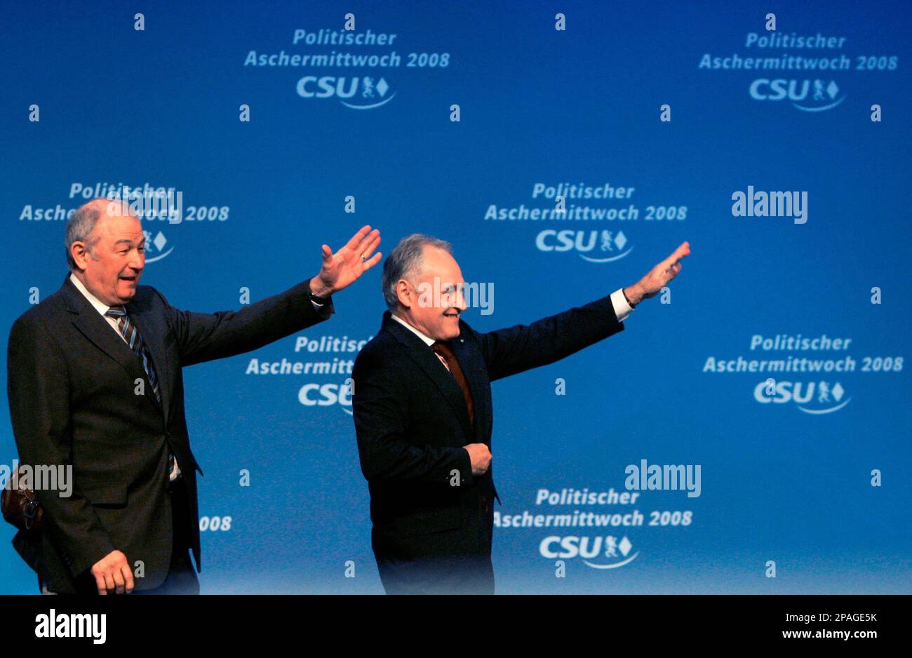 Bayerns Ministerpraesident Guenther Beckstein, links, und der CSU ...