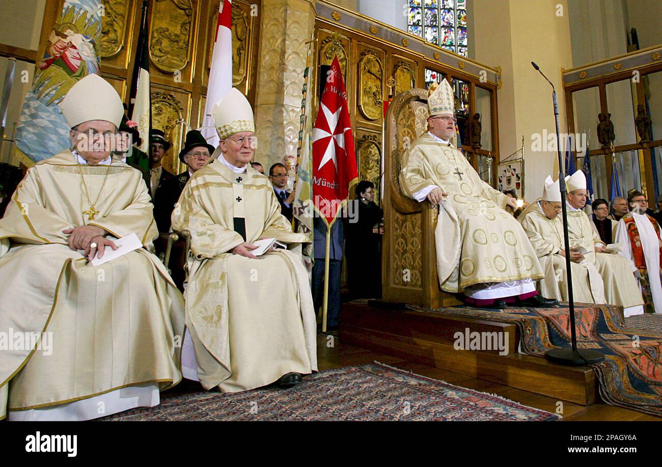 Der neue Erzbischof von Muenchen und Freising Reinhard Marx (3.v.l ...
