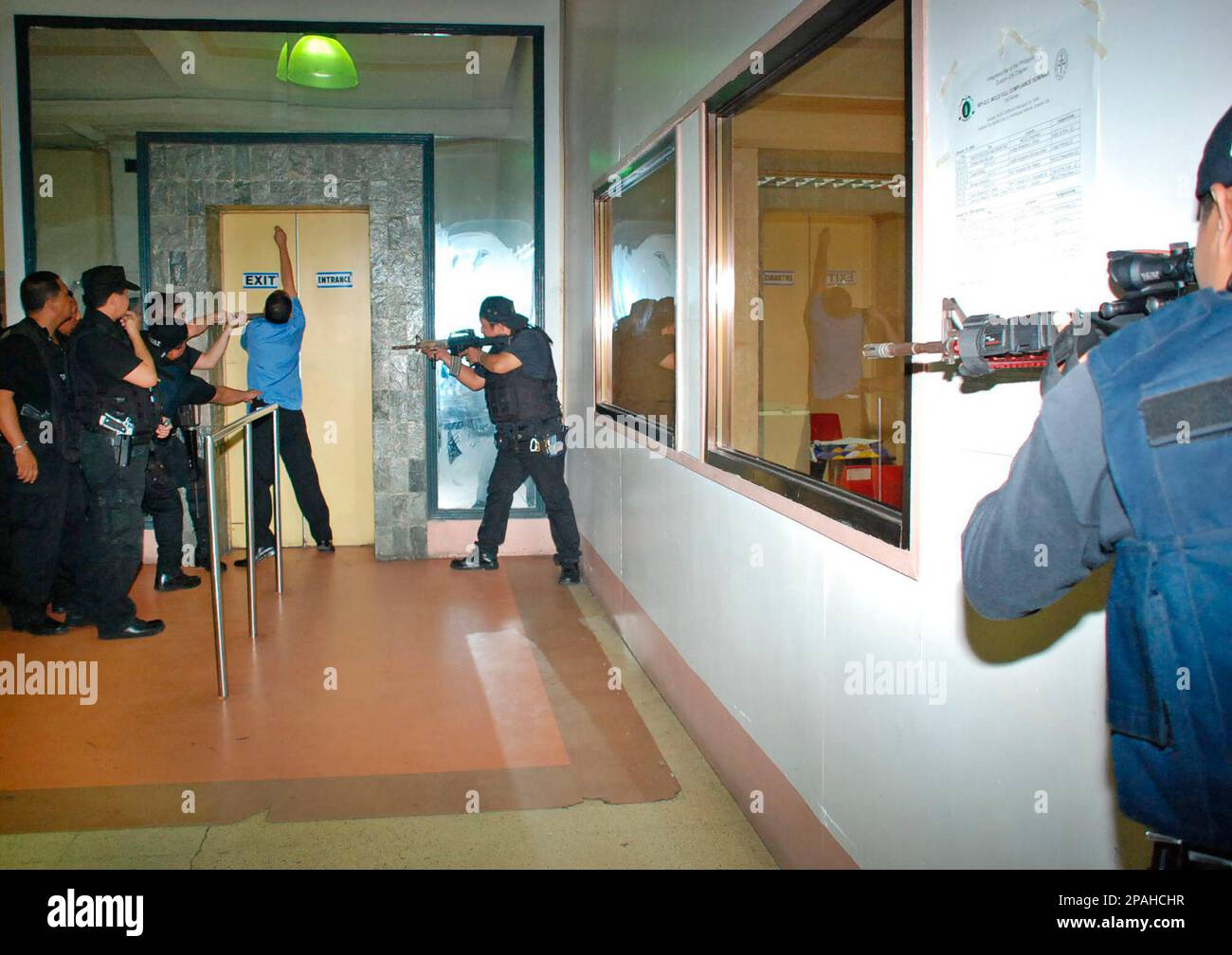 Philippine National Police SWAT members search for the gunman who shot ...