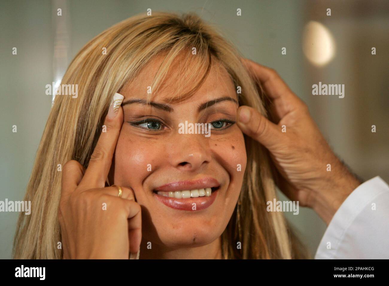 ** TO GO WITH STORY SLUGGED BRAZIL PLASTIC SURGERY QUEEN ** Angela ...