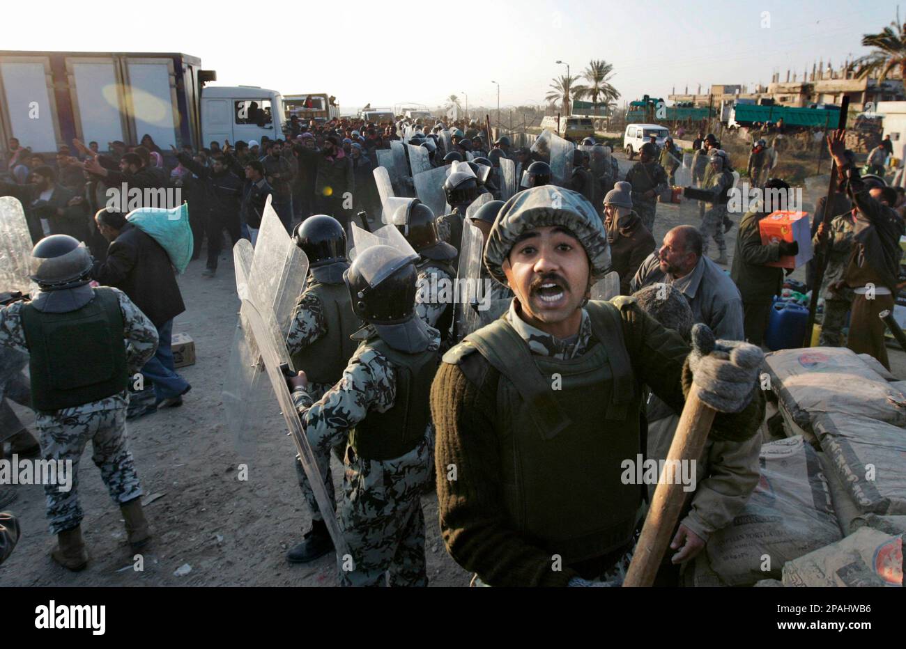 Egyptian border guards and riot police officers prevent Palestinians ...