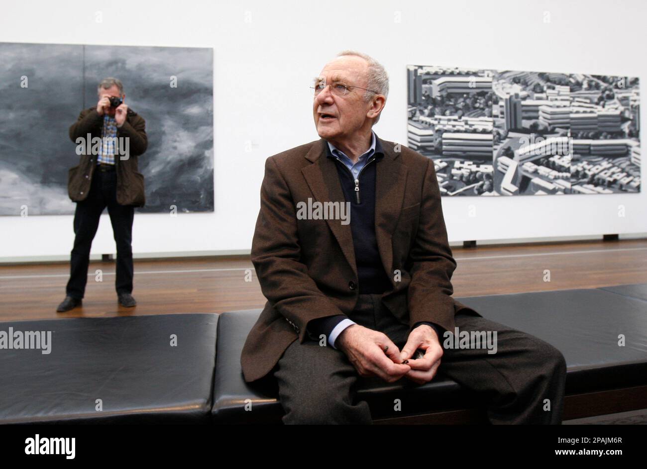 Der Kuenstler Gerhard Richter sitzt am Freitag, 18.Januar 2008, im ...