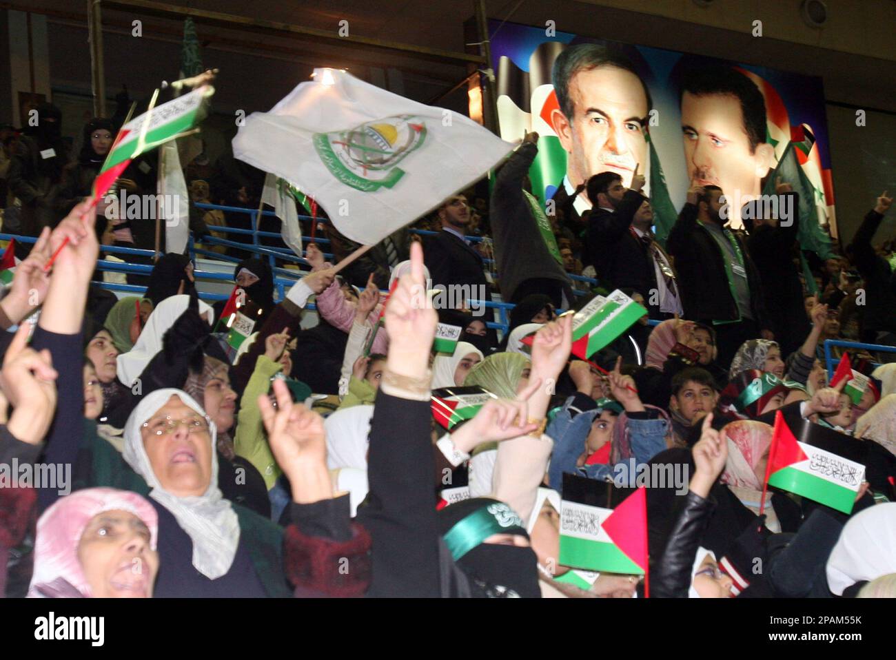 More than 5,000 of the Islamic Hamas movement's followers wave ...