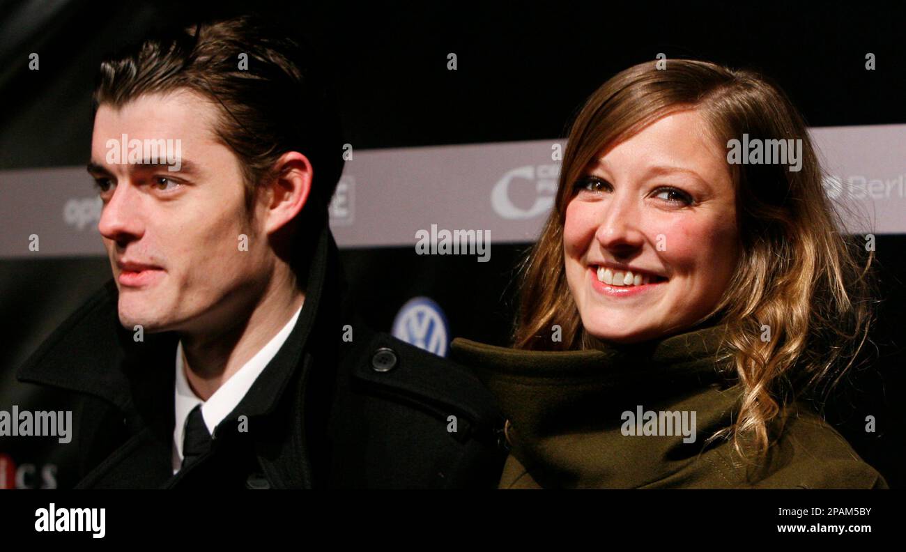 Schauspielerin Alexandra Maria Lara, rechts, und ihr Freund, der ...