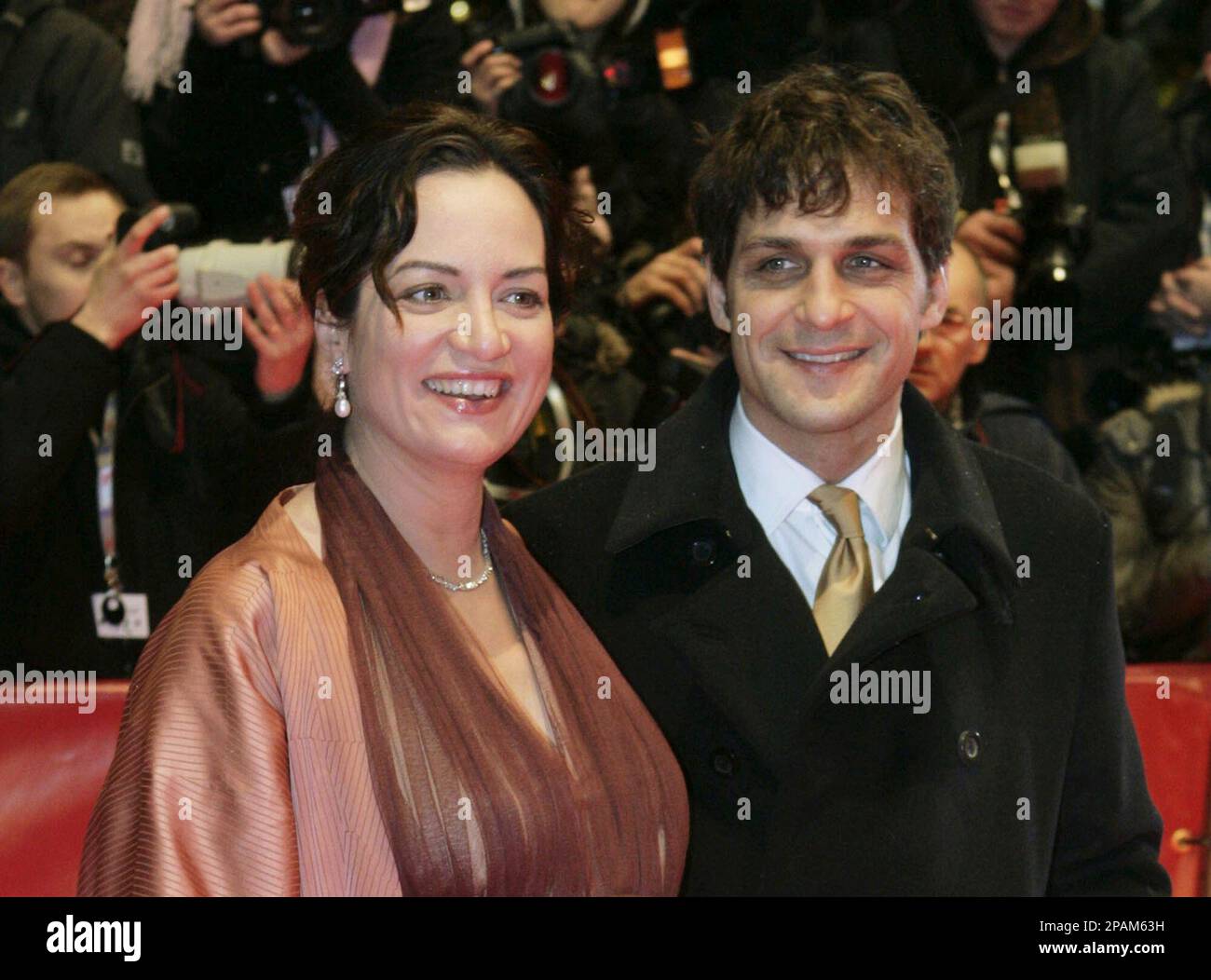 ** ARCHIV ** Schauspielerin Natalia Woerner und ihr Ehemann, der ...