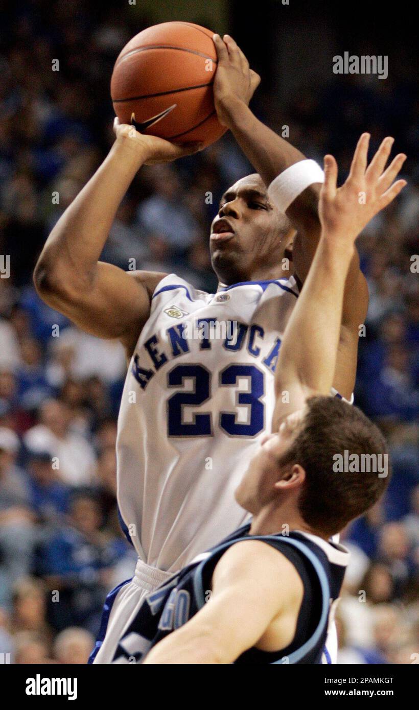 Kentucky's Jodie Meeks (23) shoots over San Diego's Devin Ginty during ...