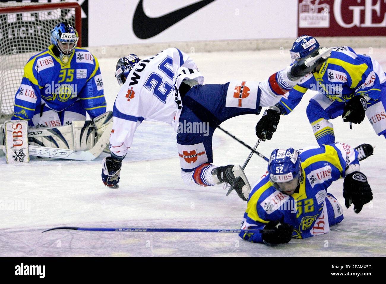 HC Davos players Benjamin Winkler, front, and Pascal Mueller, right ...