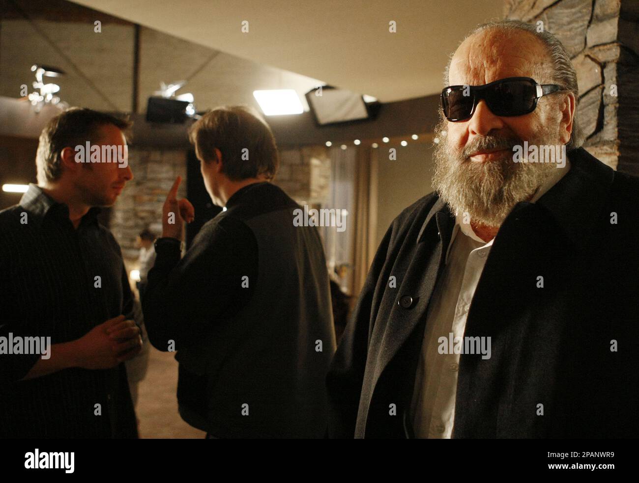 Der italienische Schauspieler Carlo Pedersoli, alias Bud Spencer, rechts, posiert am Mittwoch ...