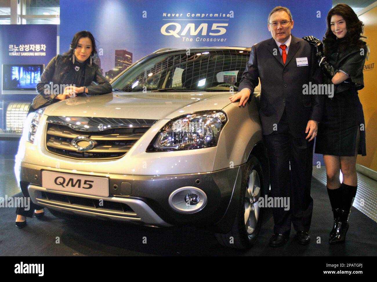 Jean-Marie Hurtiger, second from right, Renault Samsung Motors CEO and representative director ...