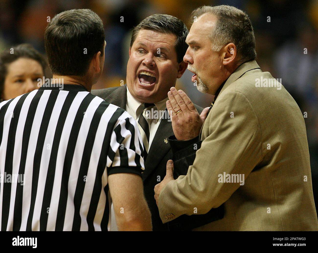 Wyoming head basketball coach Joe Legerski, center, argues with an ...