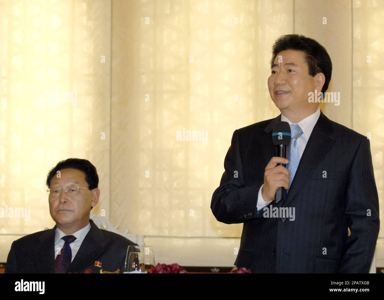 South Korean President Roh Moo-hyun, right, delivers a speech to ...