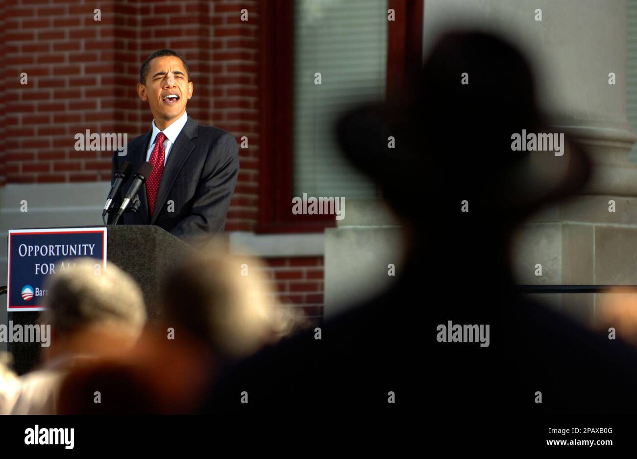 Democratic presidential hopeful U.S. Senator Barack Obama speaks to ...