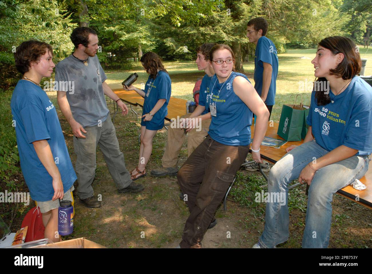 ** ADVANCE FOR MONDAY, AUG. 27 ** Members of the Student Conservation ...