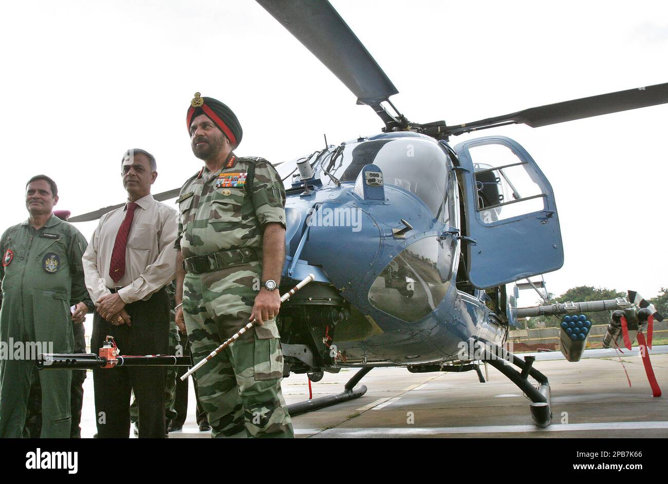 Indian Army chief Gen. J. J. Singh, right, and Chairman Hindustan ...