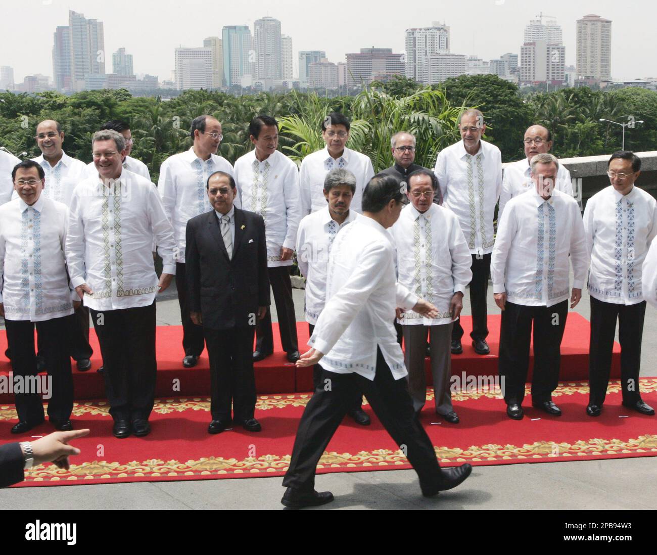 ASEAN Secretary General Ong Keng Yong, rushes to take his position for ...
