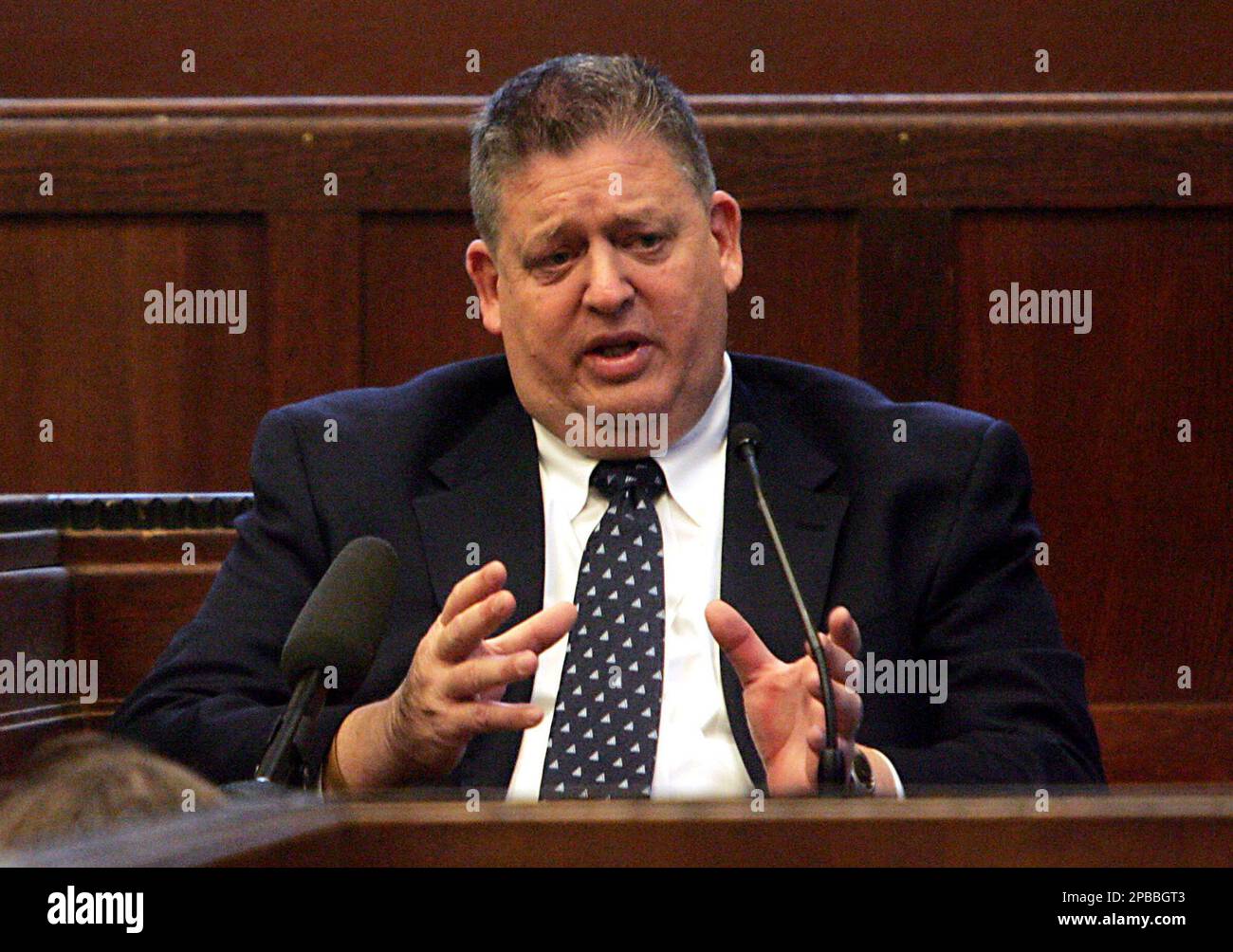 ** FILE ** Notre Dame coach Charlie Weis testifies during his medical ...