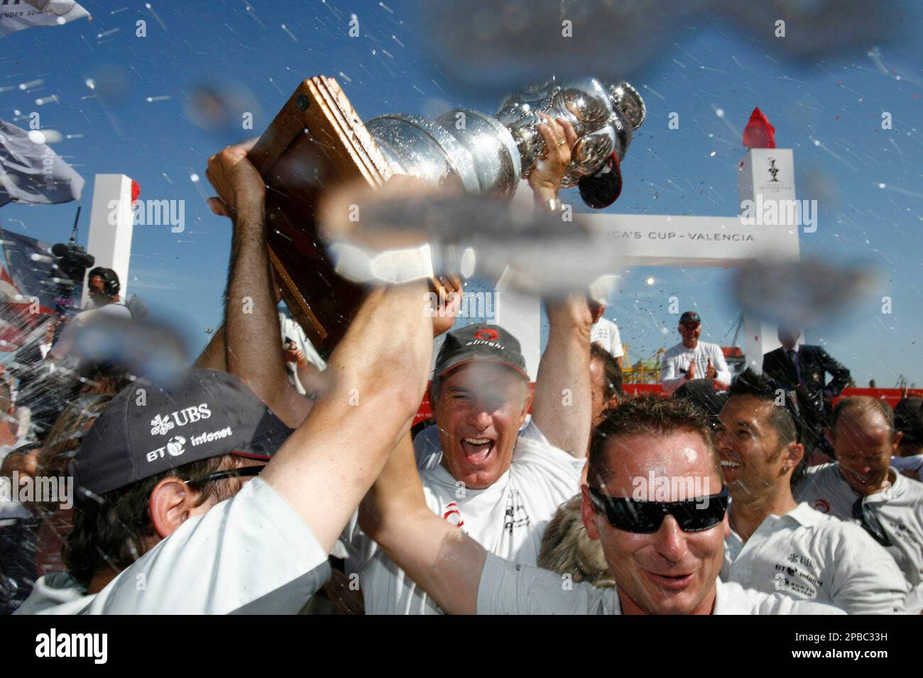 Swiss defender yacht Alinghi team memebers with US helmsmann Ed Baird ...