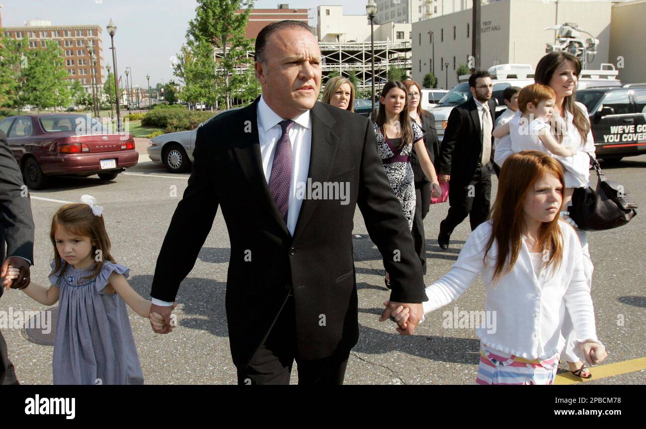 Former HealthSouth CEO Richard Scrushy, center, enters federal court ...