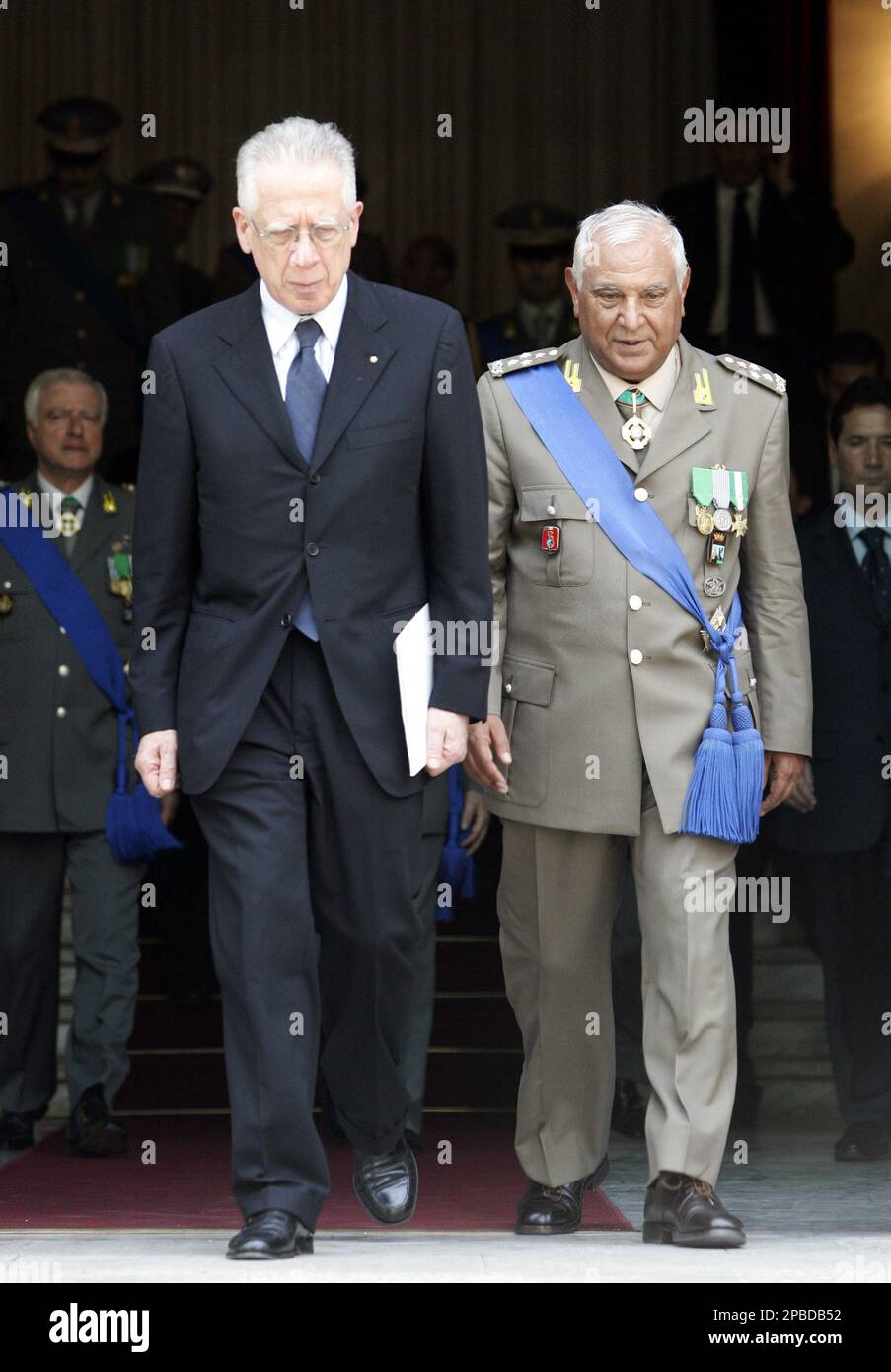 Italian Economy Minister Tommaso Padoa Schioppa, left foreground, at ...