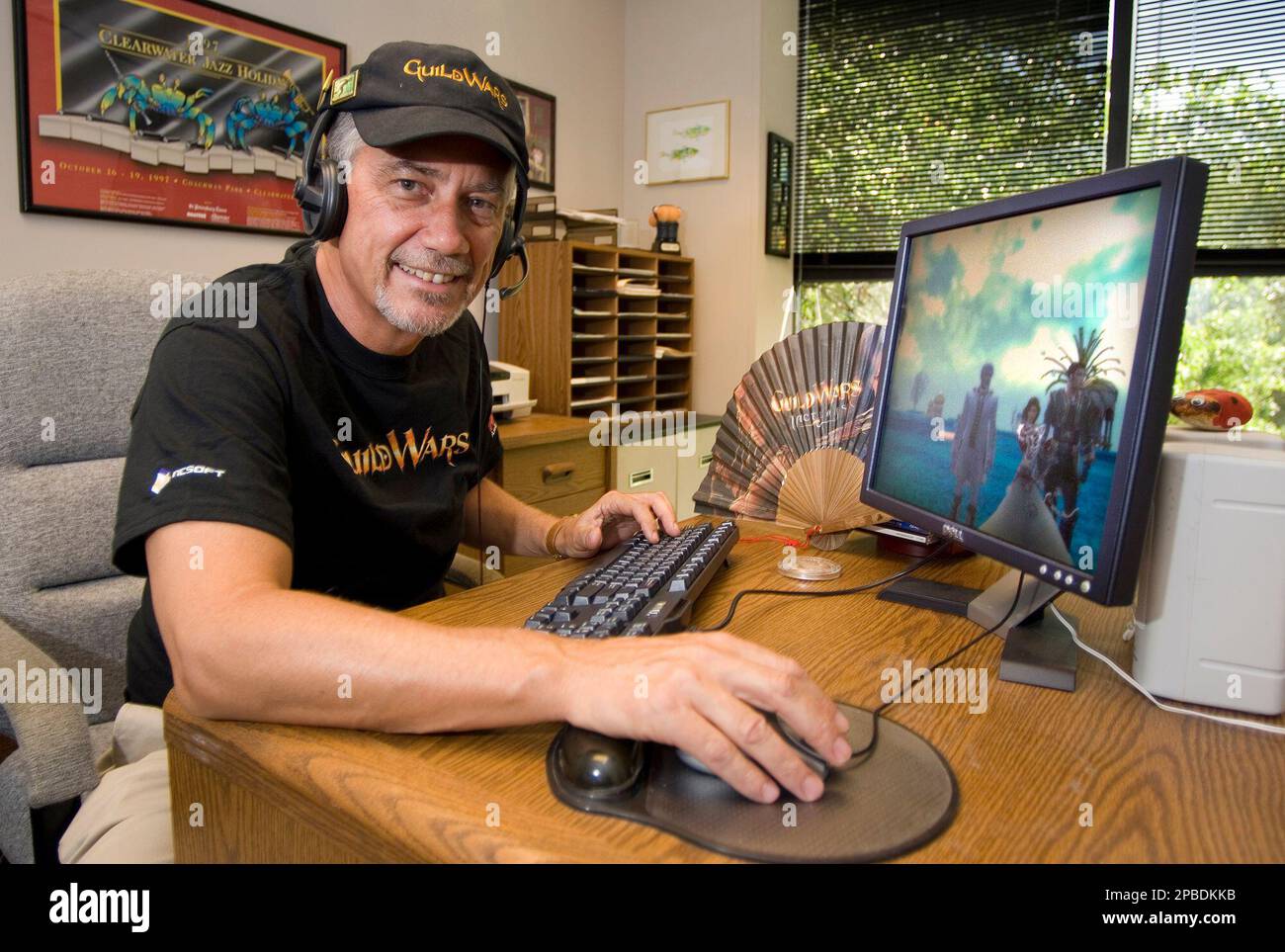 ADVANCE FOR WEEKEND EDITIONS, JUNE 16-17, WITH STORY SLUGGED: VIRTUAL BONDING--Guy Buckmaster, a ...